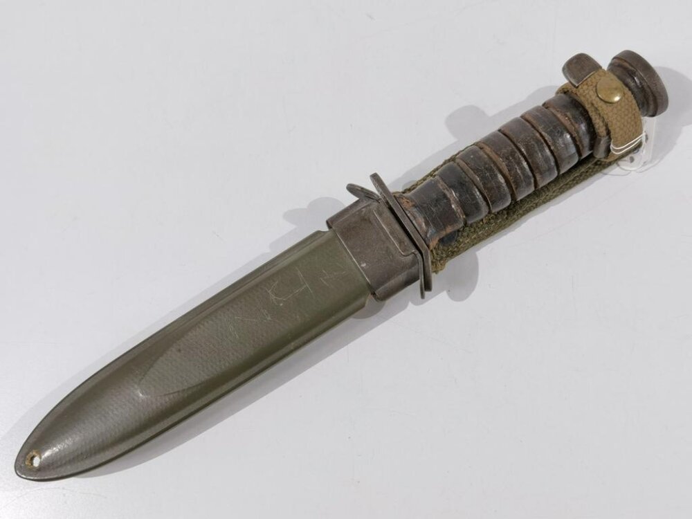 U.S. WWII M3 trench knife by Imperial, in USM8 scabbard. Used, 250,00