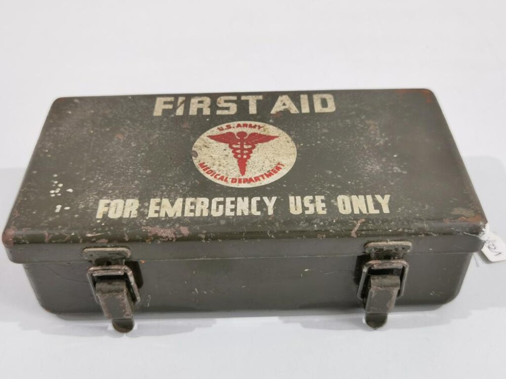 U.S. First aid kit, original paint, 70,00